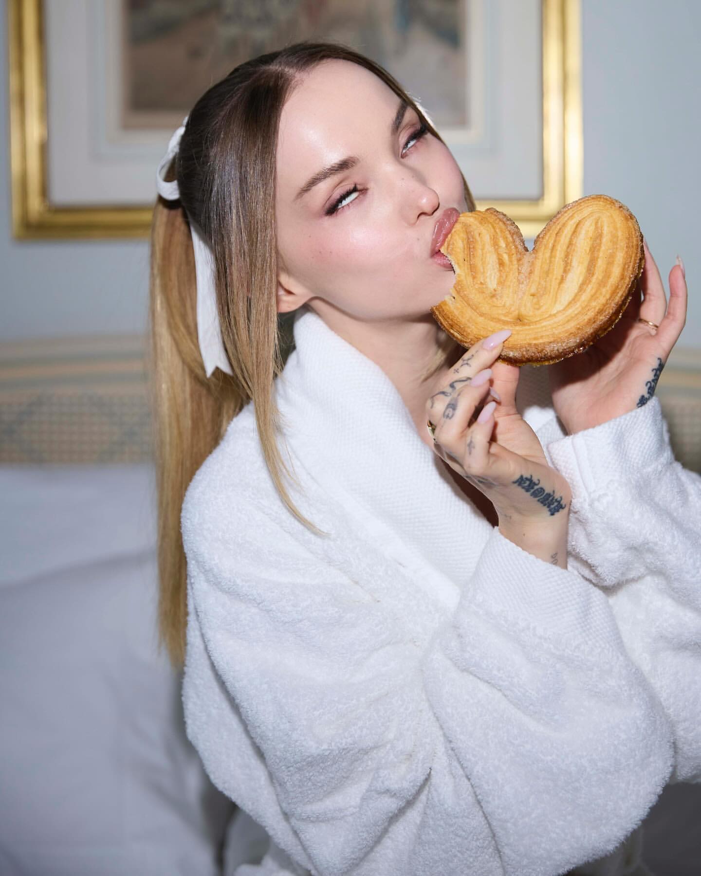 Dove Cameron deslumbra en París y deja huella en Instagram